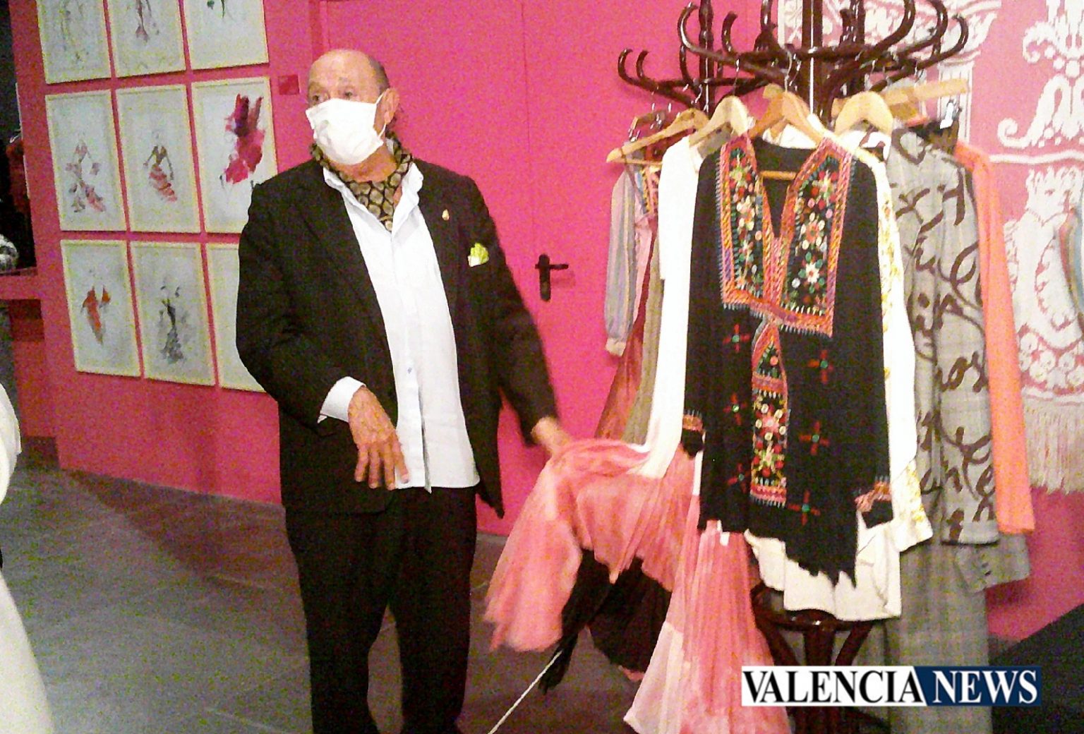 50 años de Seda y Fuego, retrospectiva de Francis Montesinos