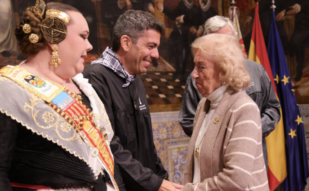 Mazón destaca el papel de los Centros Valencianos en el Exterior