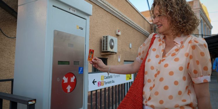 El metro vuelve a funcionar en Torrent