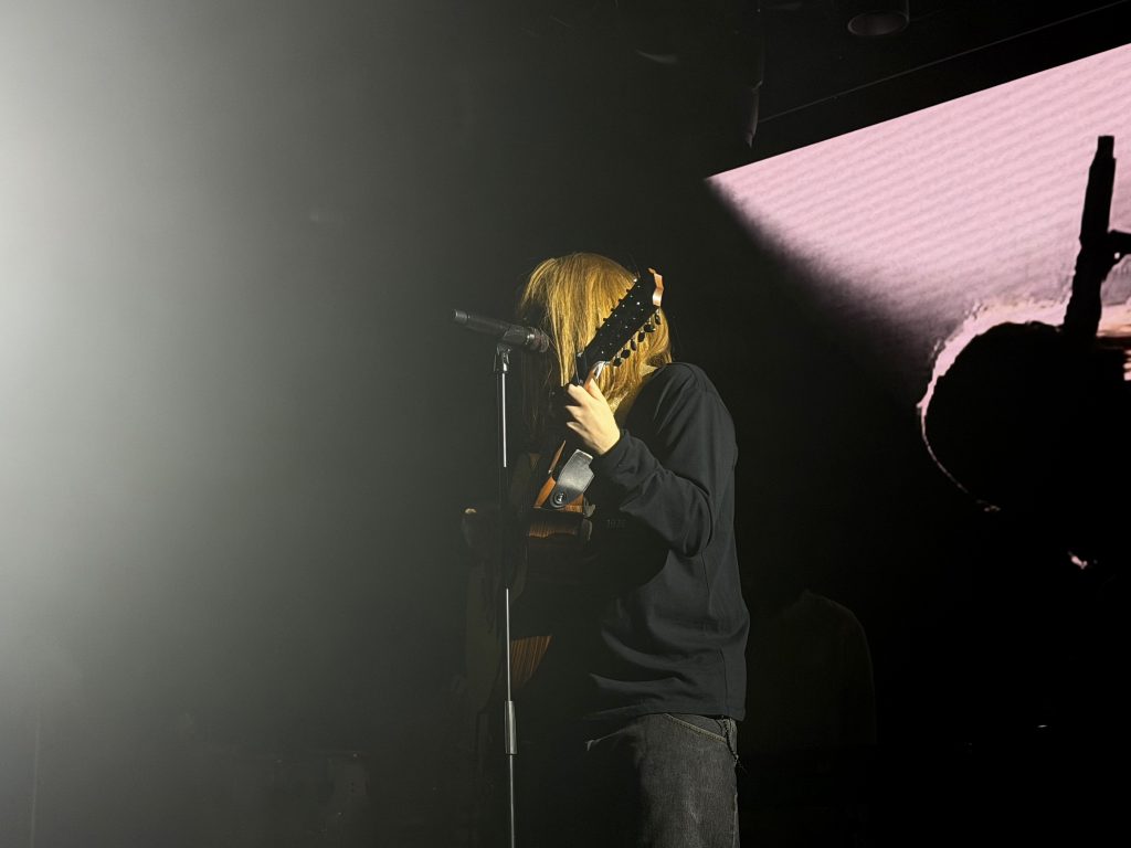 Rusowsky se proclama referente del pop en EL Roig Arena